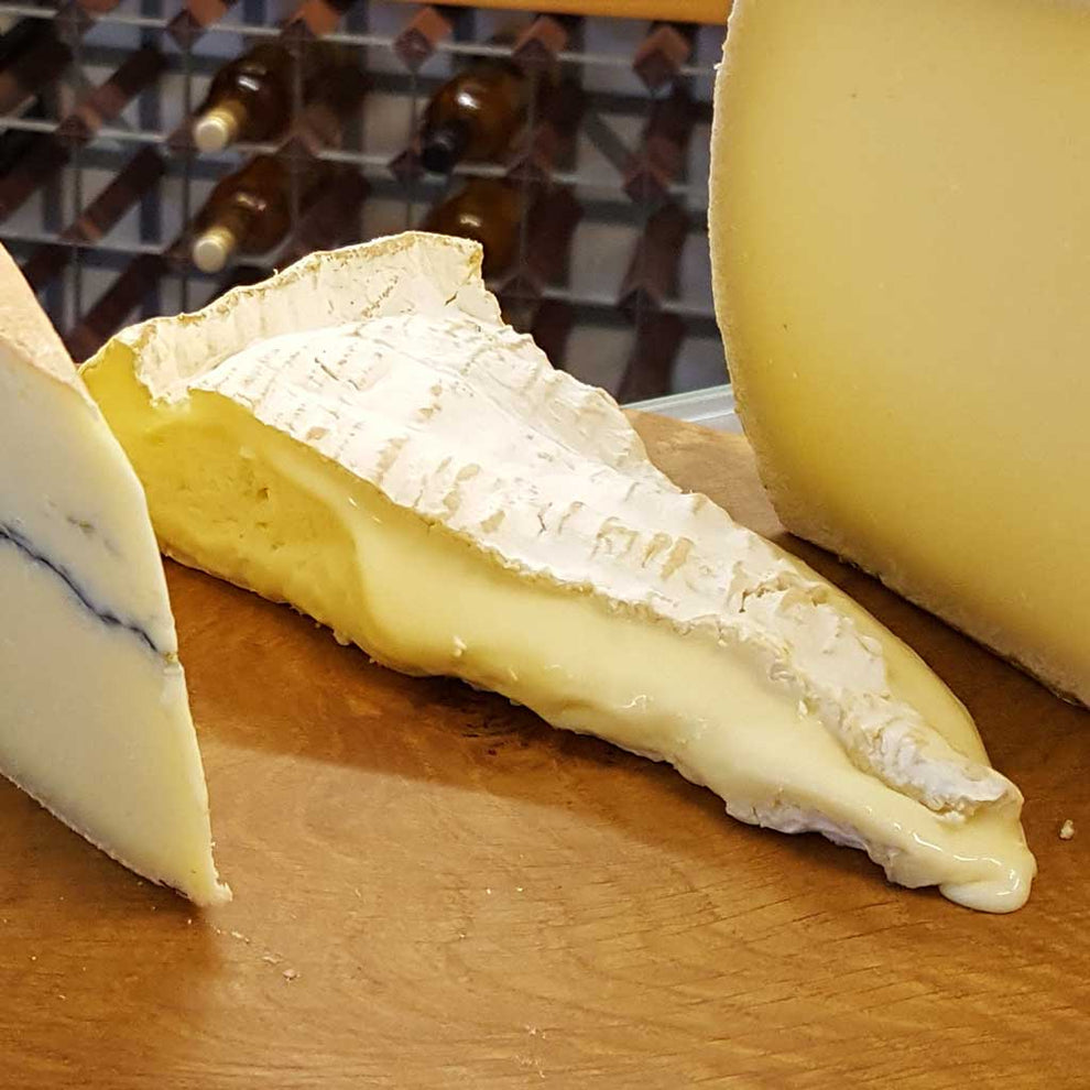 Brie de Meaux, wonderful full flavoured, soft French cheese – The ...