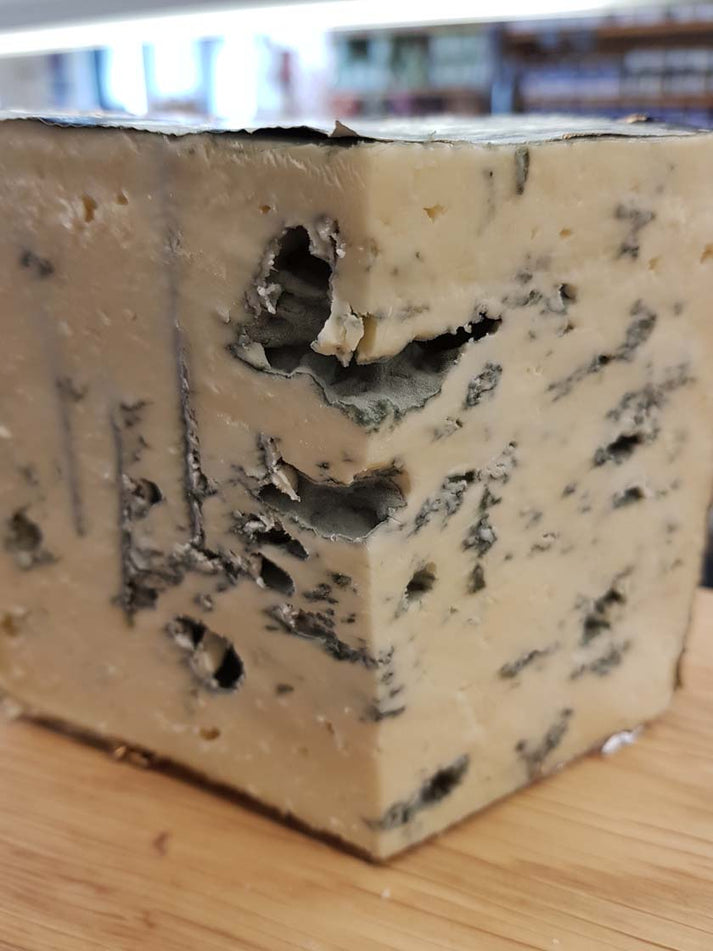 Perl Las, a wonderful organic Welsh blue cheese – The Mousetrap Cheese Shop